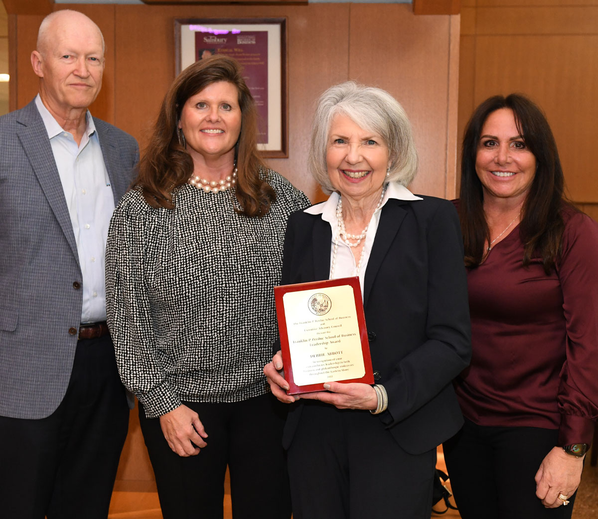 Debbie Abbott Earns 2022 SU Perdue School Executive Advisory Council ...