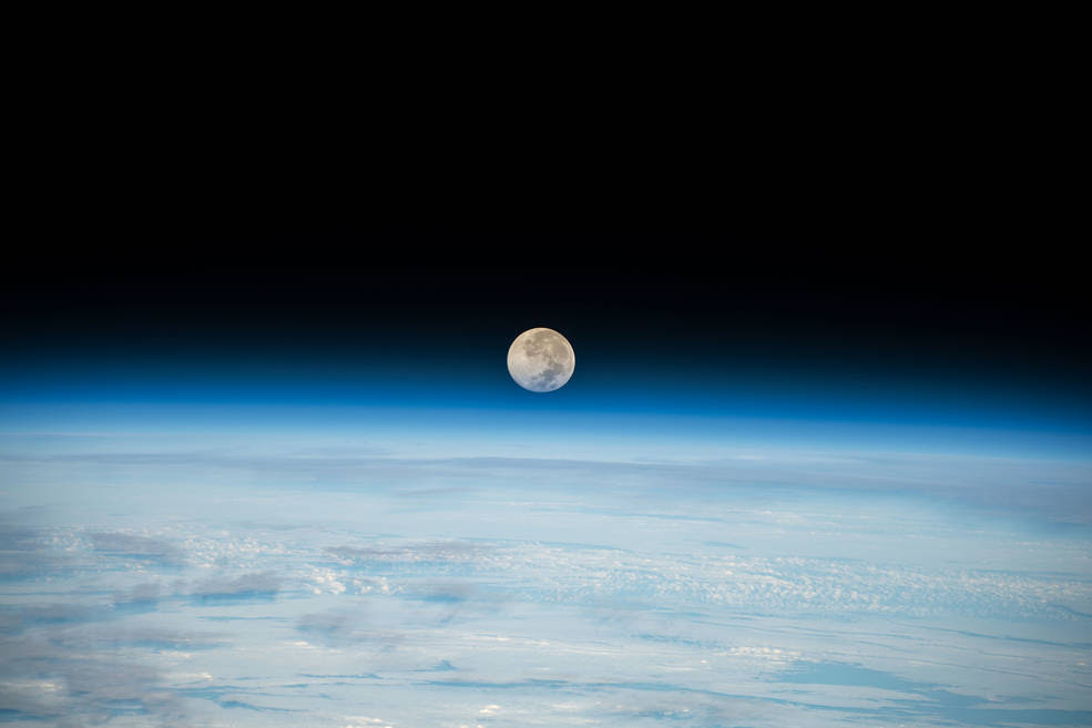 NASA Expands Options for Spacewalking, Moonwalking Suits, Services - SBJ